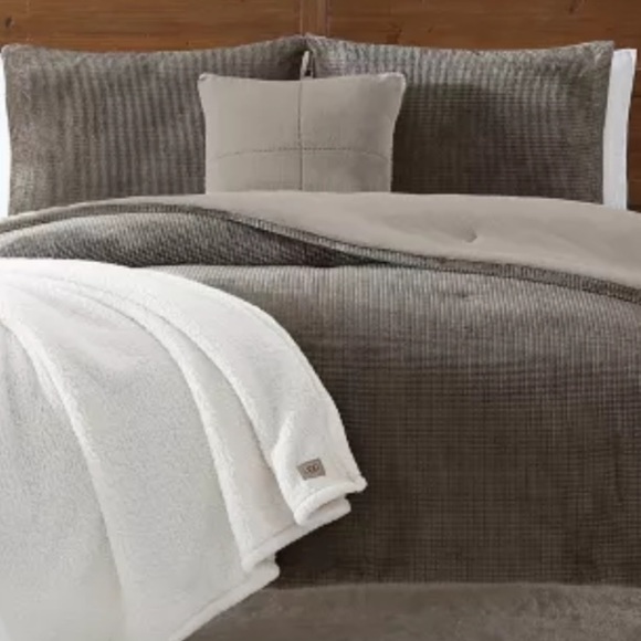 UGG | Bedding | Ugg 5 Piece Queen Size Reversible Comforter Set | Poshmark